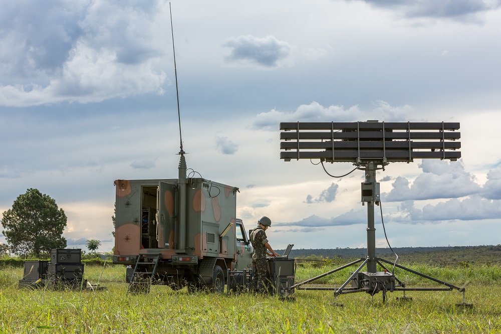 Embraer entrega nova geração de radares SABER M60 ao Exército Brasileiro