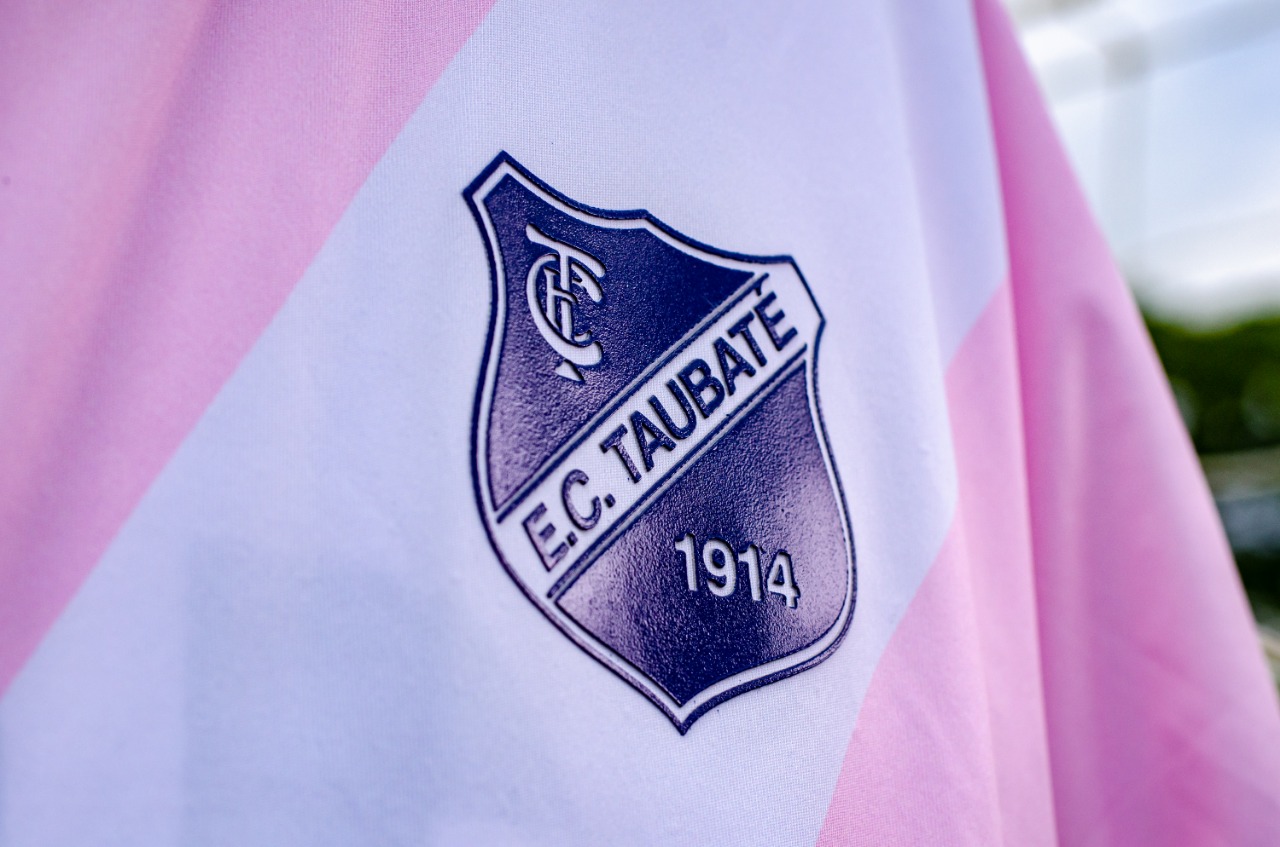 Camisa do Taubaté em homenagem ao Outubro Rosa é lançada; saiba onde ...